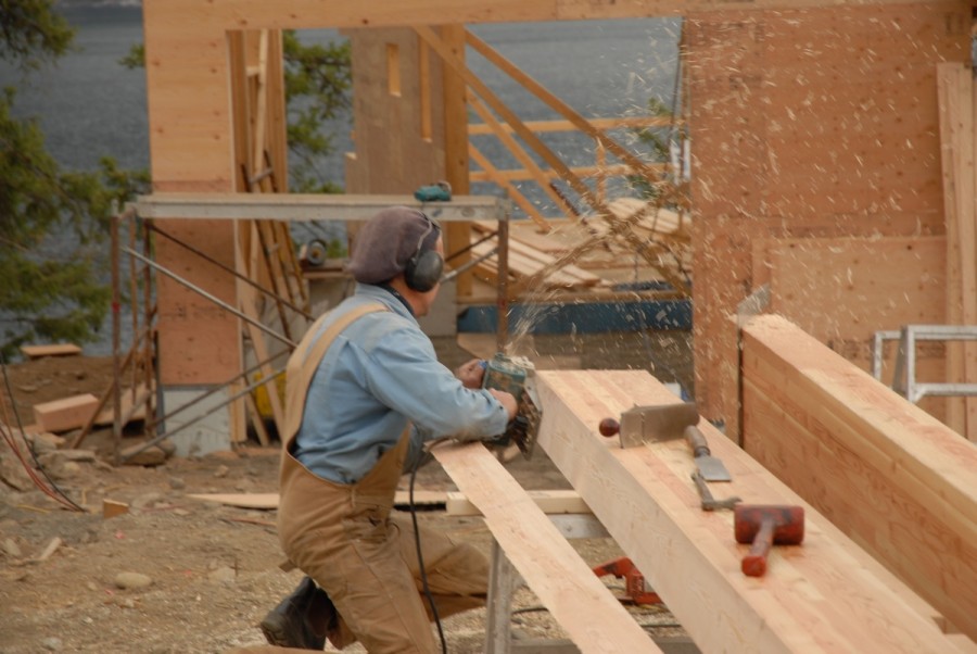 Chris shaping the top of a jack rafter – Ecocentric Design